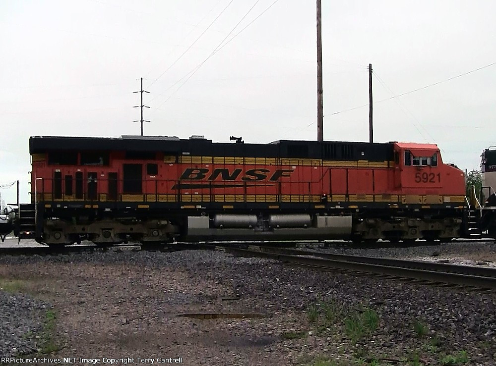 BNSF 5921